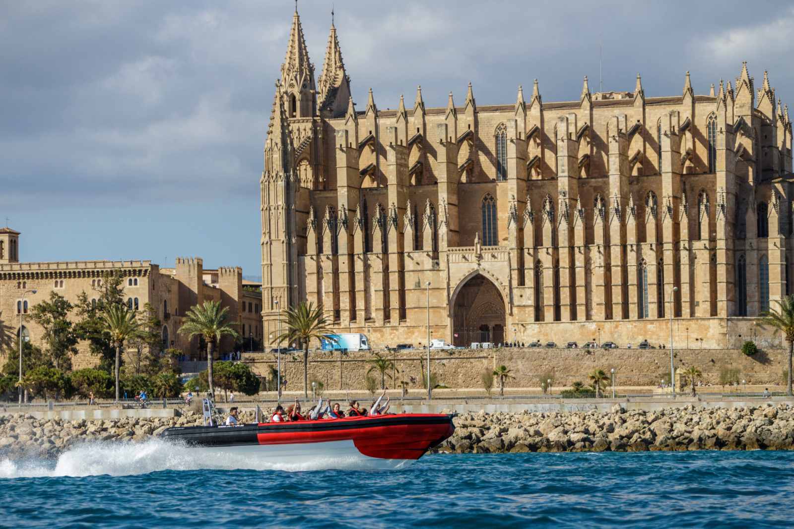 Complete Guide to the Bay of Palma: What to See and Do